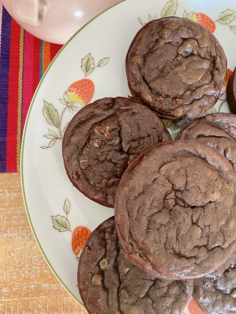Flourless Chocolate Peanut Butter Banana Muffins - Showit Blog