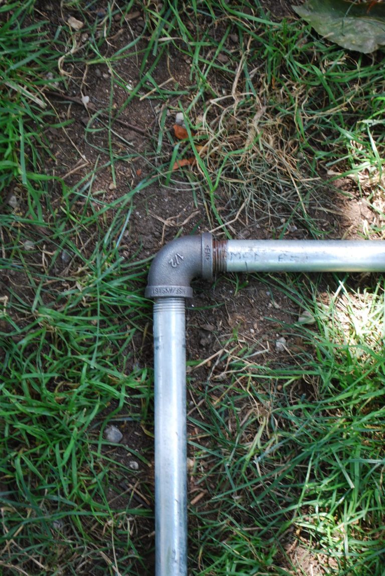 DIY OUTDOOR MOVIE SCREEN AND STAND - Showit Blog